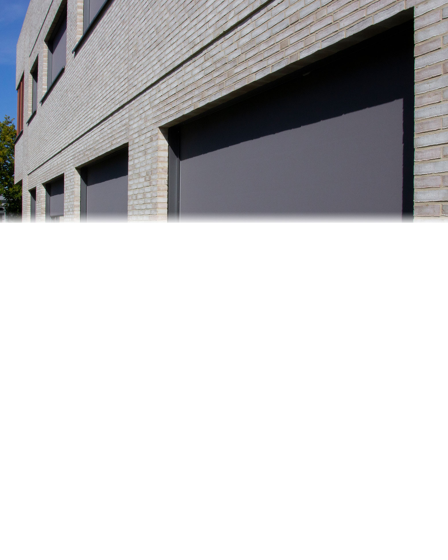 Alulux: roller shutters, garage doors, venetian blinds and textile screens