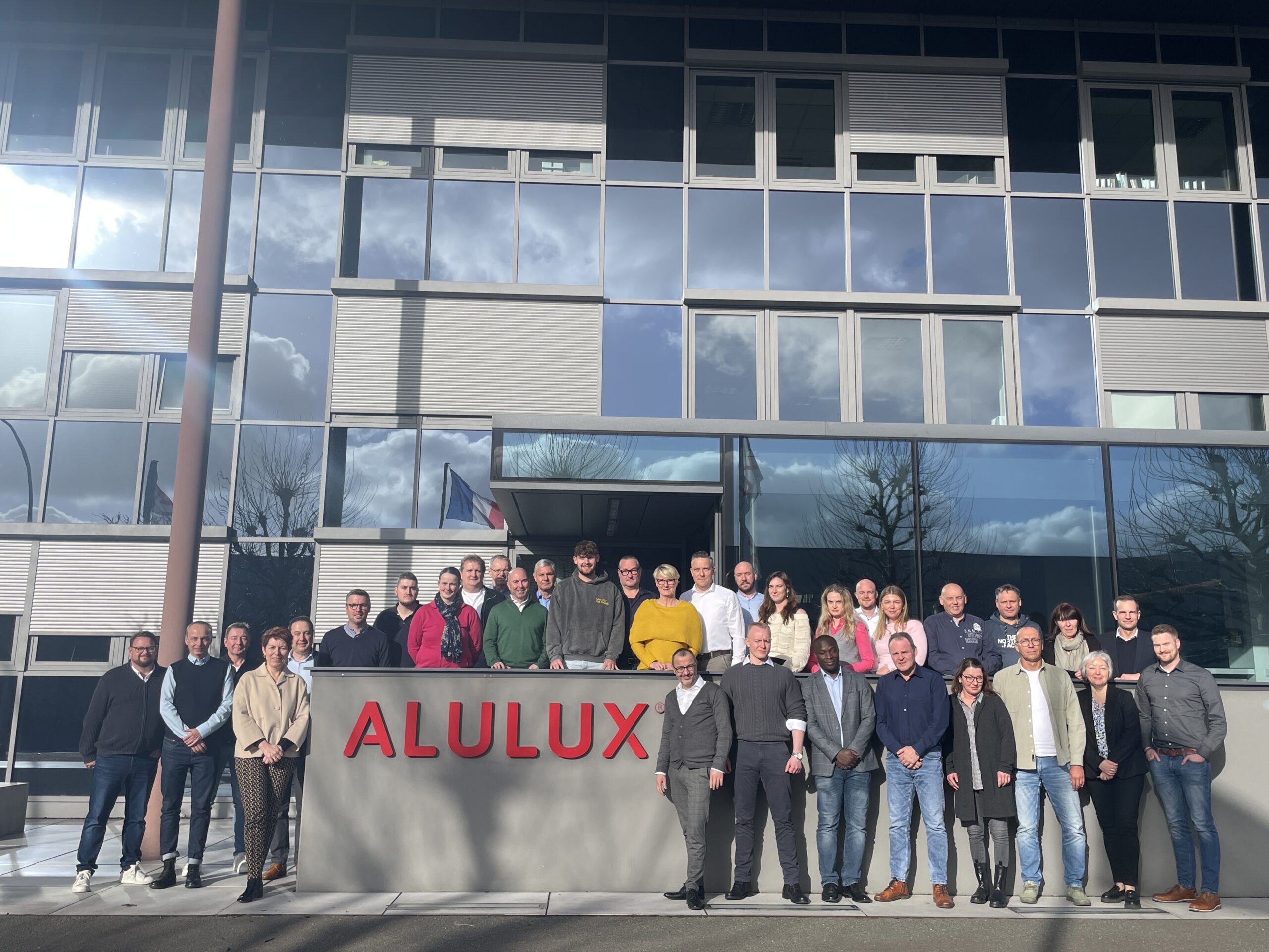 Alulux: Rollladen, Garagentore, Raffstore und Textilscreens